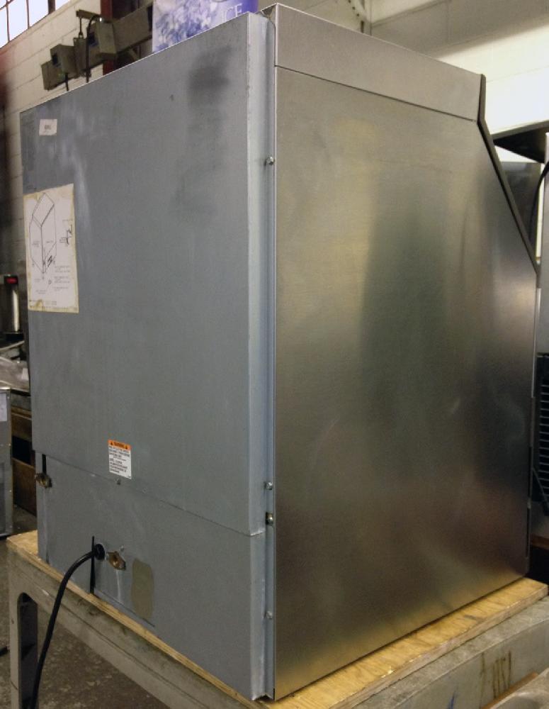 Manitowoc QD-0132A Air cooled 130 lbs/day ice maker