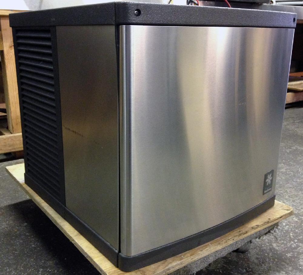 Manitowoc QD0422A Air cooled 355 lbs/day ice maker