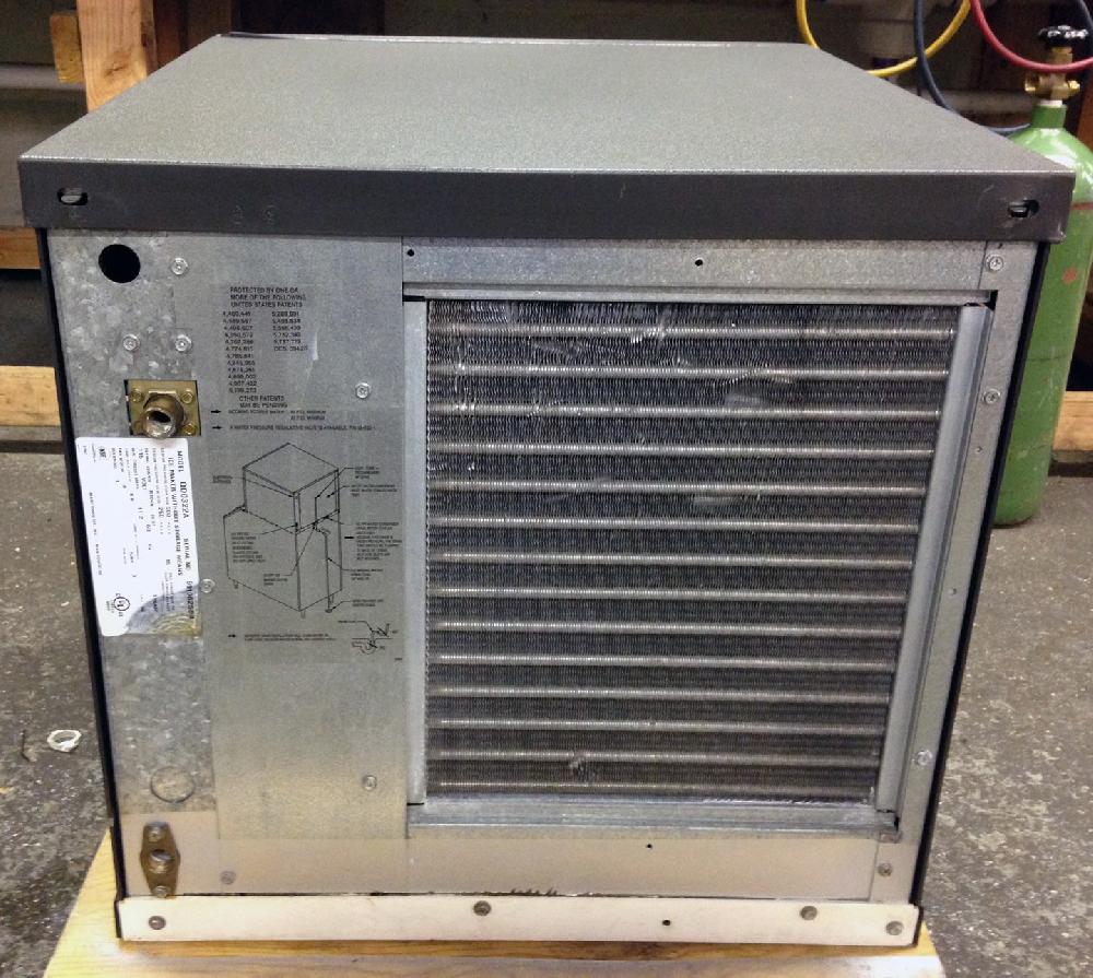 Manitowoc QD0422A Air cooled 355 lbs/day ice maker