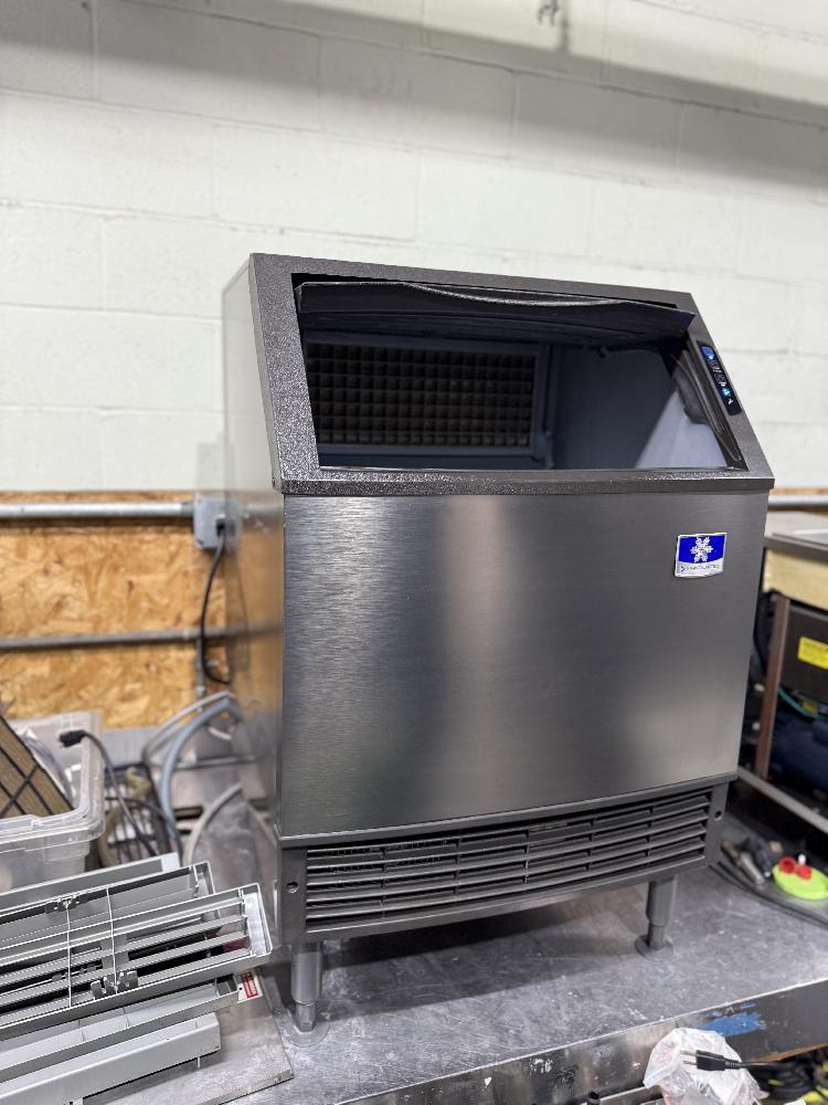 Manitowoc UDF0240A Air cooled 197 lbs/day undercounter ice machine