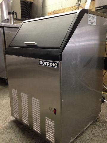 Norpole EWCIM90 Air cooled 90 lbs/day Ice Maker with Storage