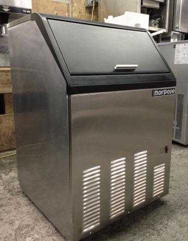 Norpole EWCIM90 Air cooled 90 lbs/day Ice Maker with Storage